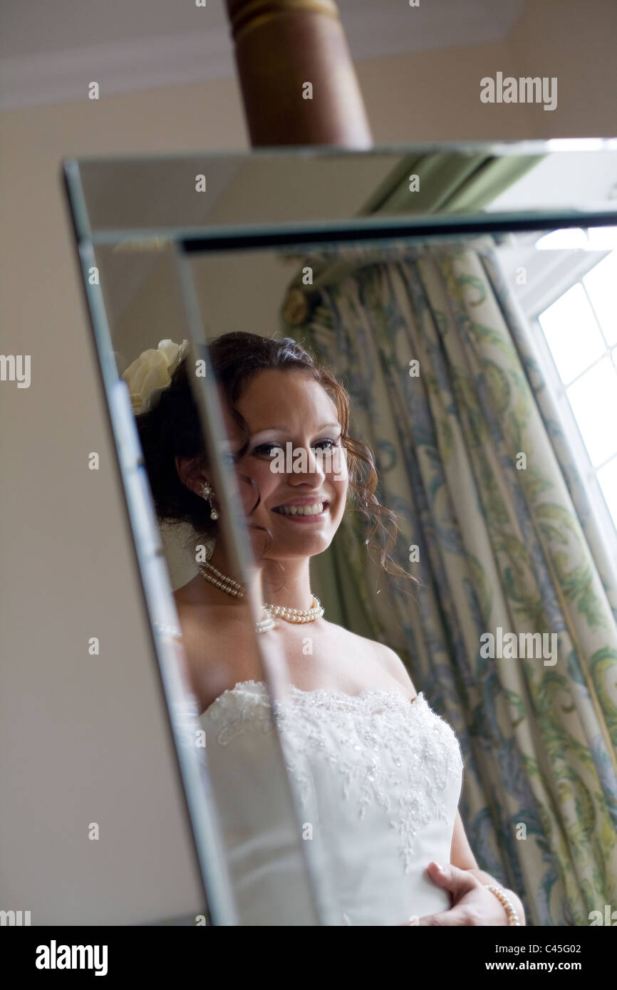 Bride preparing for her wedding Stock Photo - Alamy