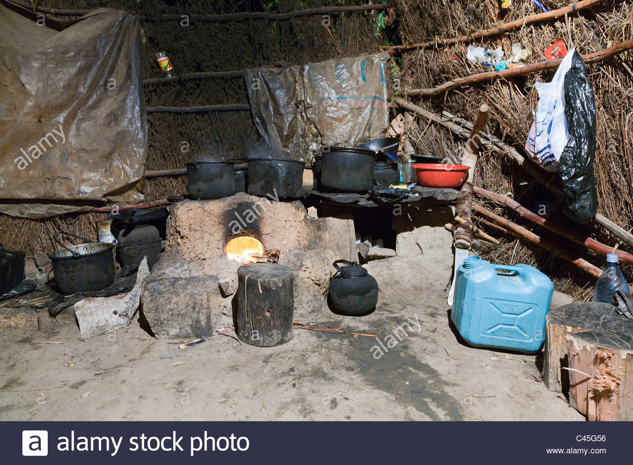 Traditional Cooking Pots High Resolution Stock Photography and Images ...