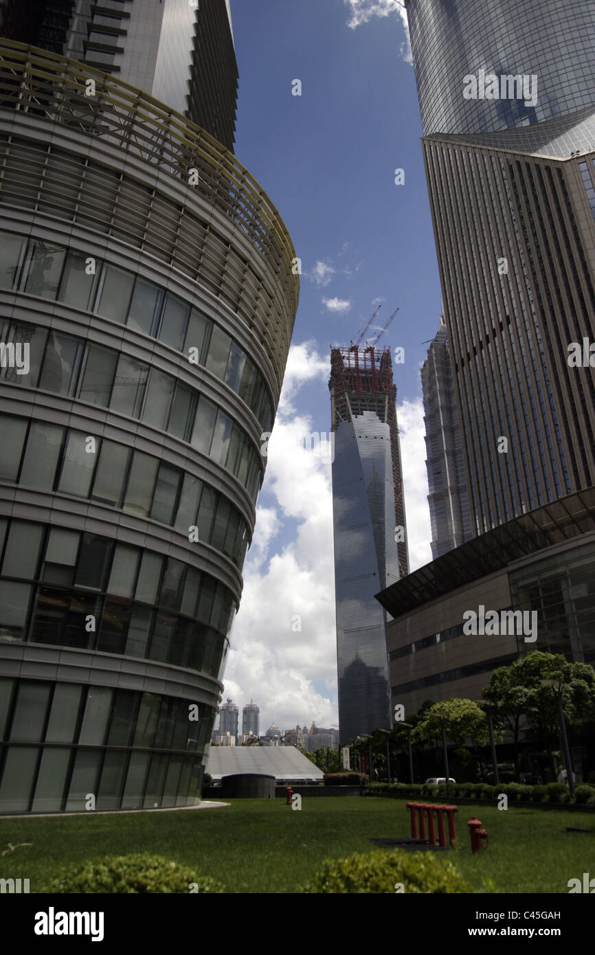The image shows the construction of one of the largest sky scrapers in ...