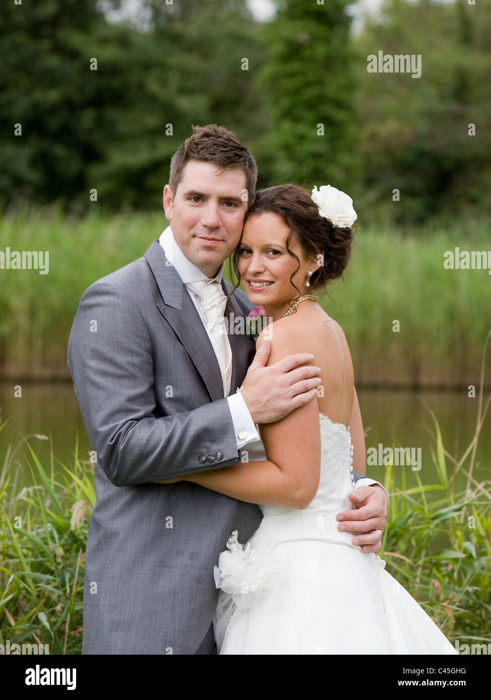 Wedding couple norfolk broads river lake broad riverside hi-res stock ...