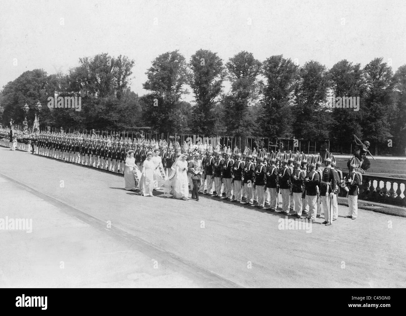 Kaiser Wilhelm II. with his wife Augusta Viktoria at the opening of the ...