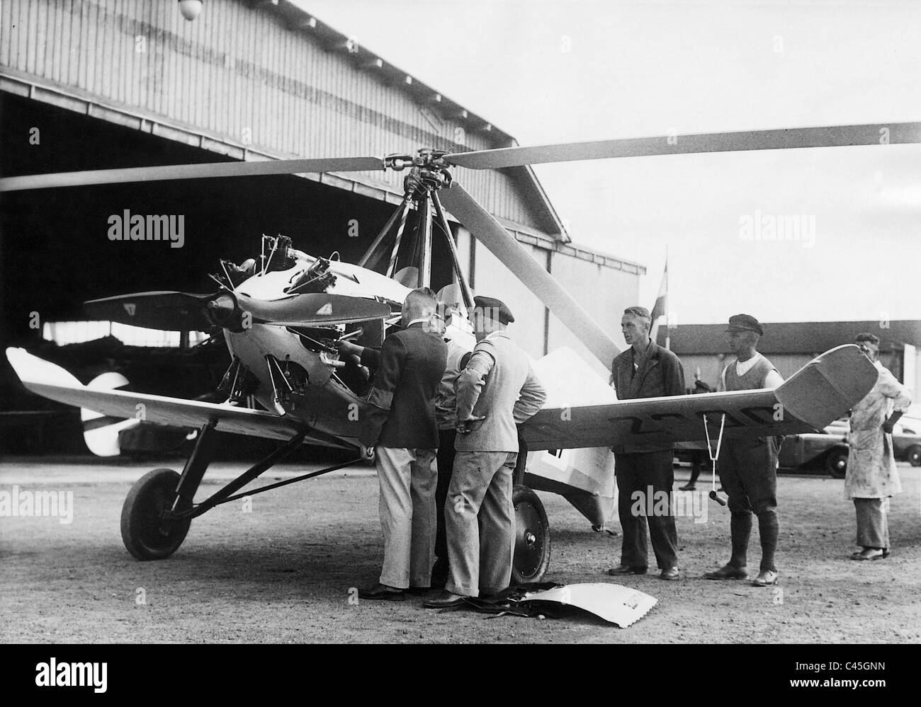 Autogyro at an airfield Stock Photo - Alamy
