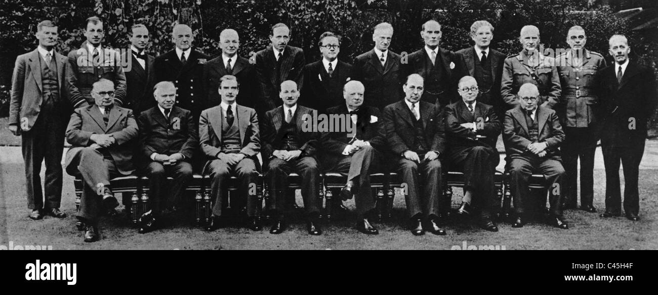 Clement attlee 1945 hi-res stock photography and images - Alamy
