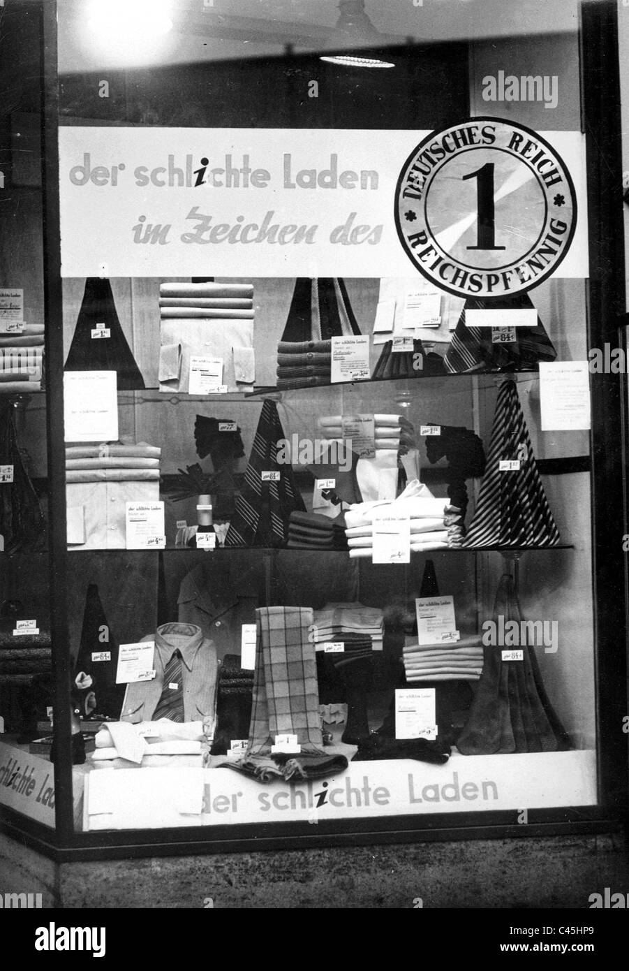 Fashion shop window Black and White Stock Photos & Images - Alamy