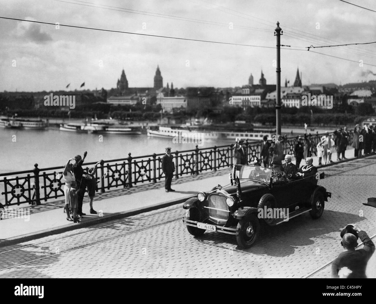 Here over the rhine bridge to mainz hi-res stock photography and images ...