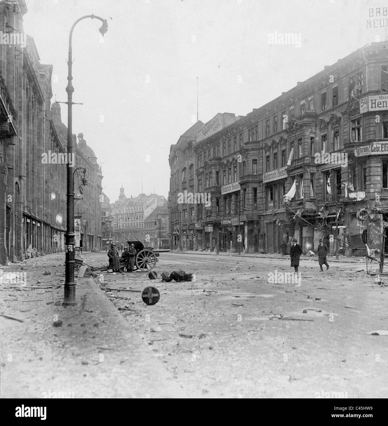 Alexanderplatz during the Spartacist uprising in Berlin, 1919 Stock ...