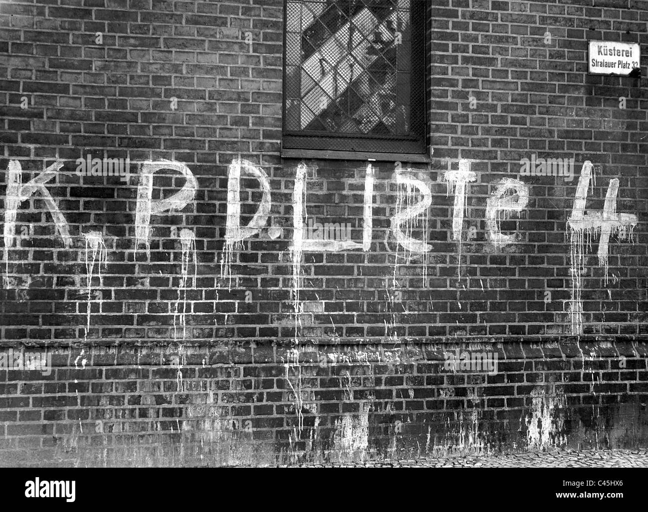 Propaganda of the KPD at a house front Stock Photo - Alamy