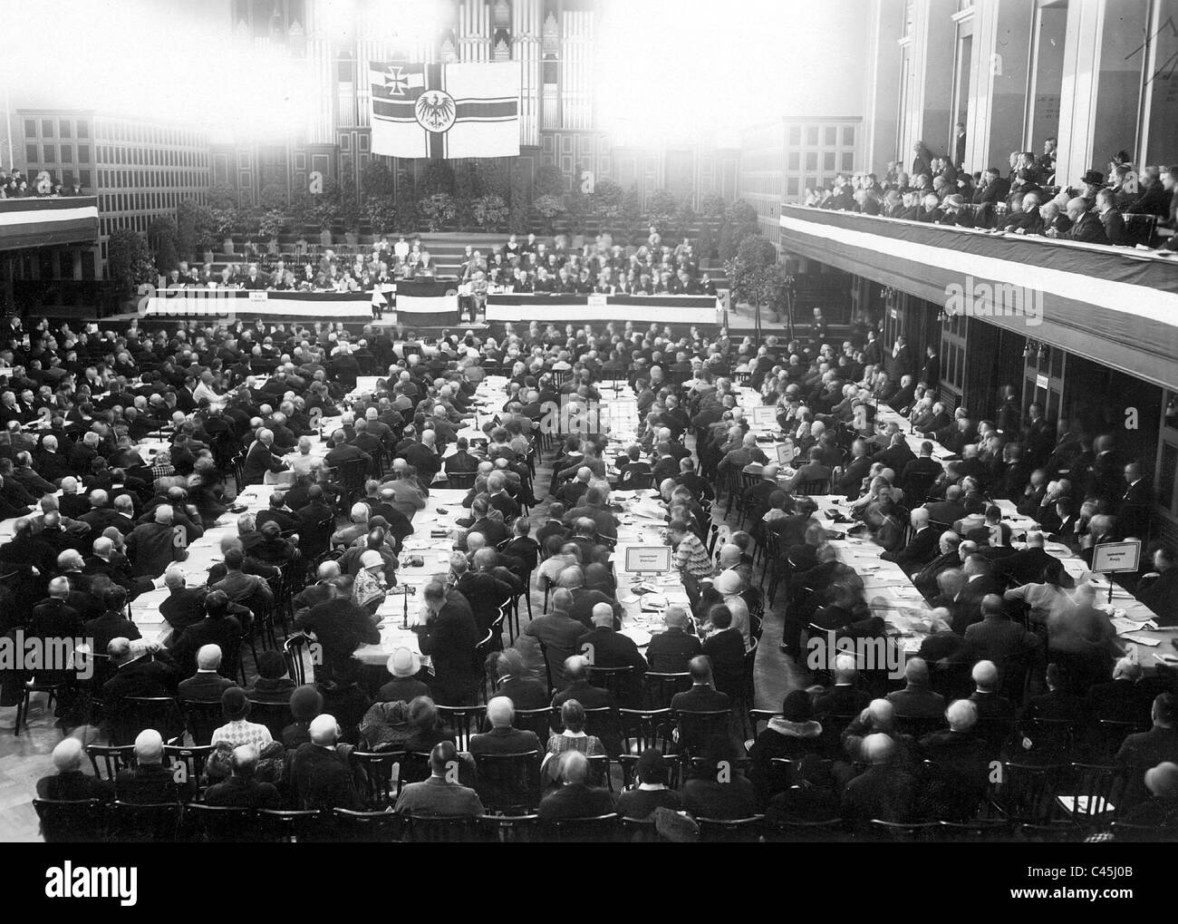 Conference of parties hi-res stock photography and images - Alamy