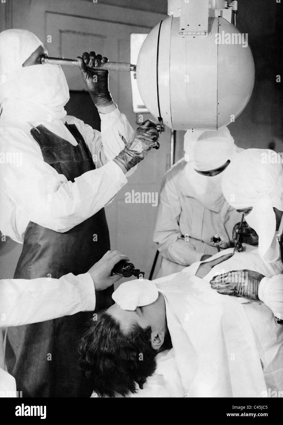 1930 film camera hi-res stock photography and images - Alamy