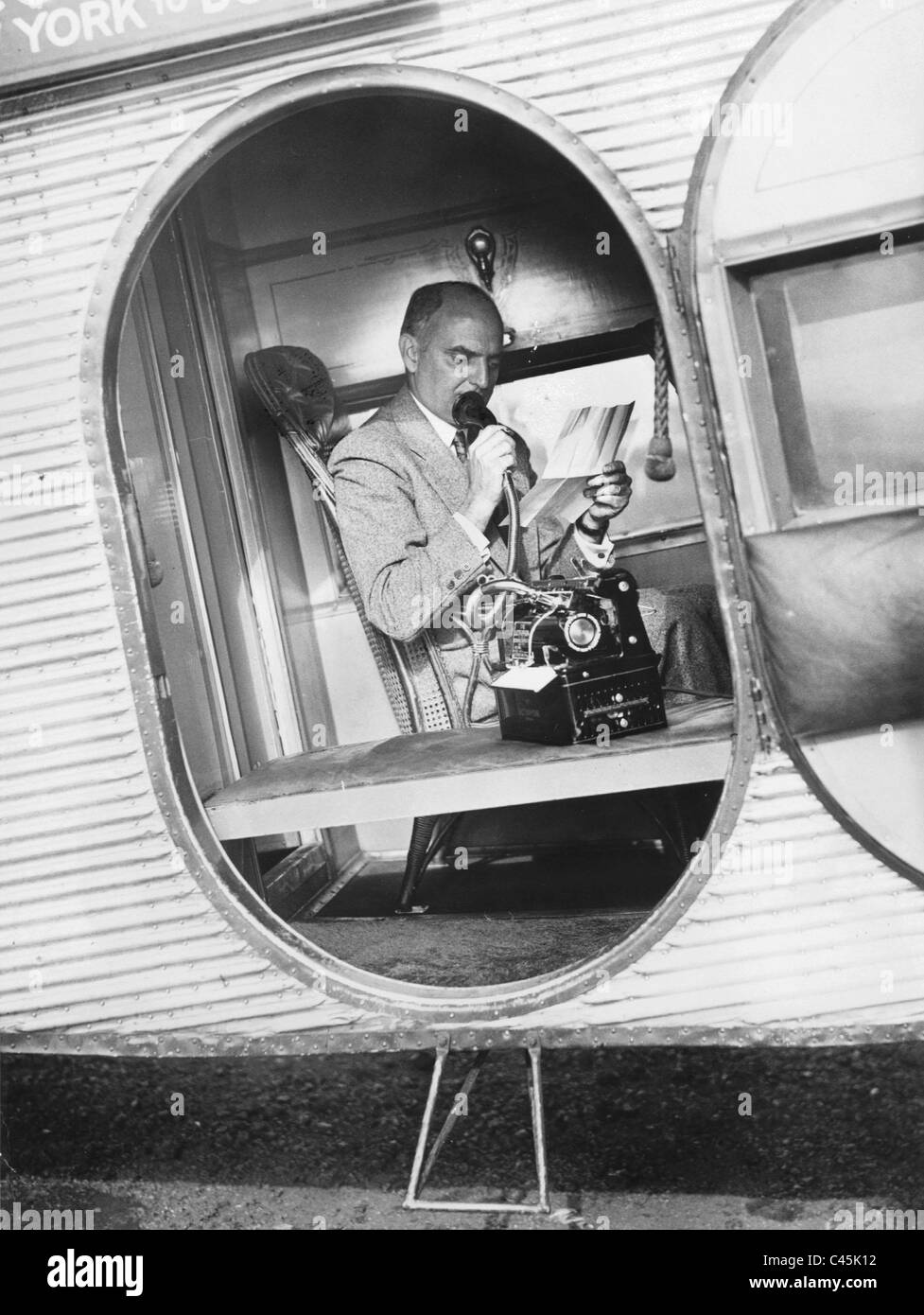 Airplane businessman Black and White Stock Photos & Images - Alamy