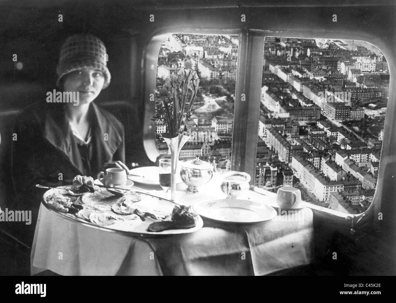 Breakfast on board a Lufthansa plane, 1928 Stock Photo - Alamy