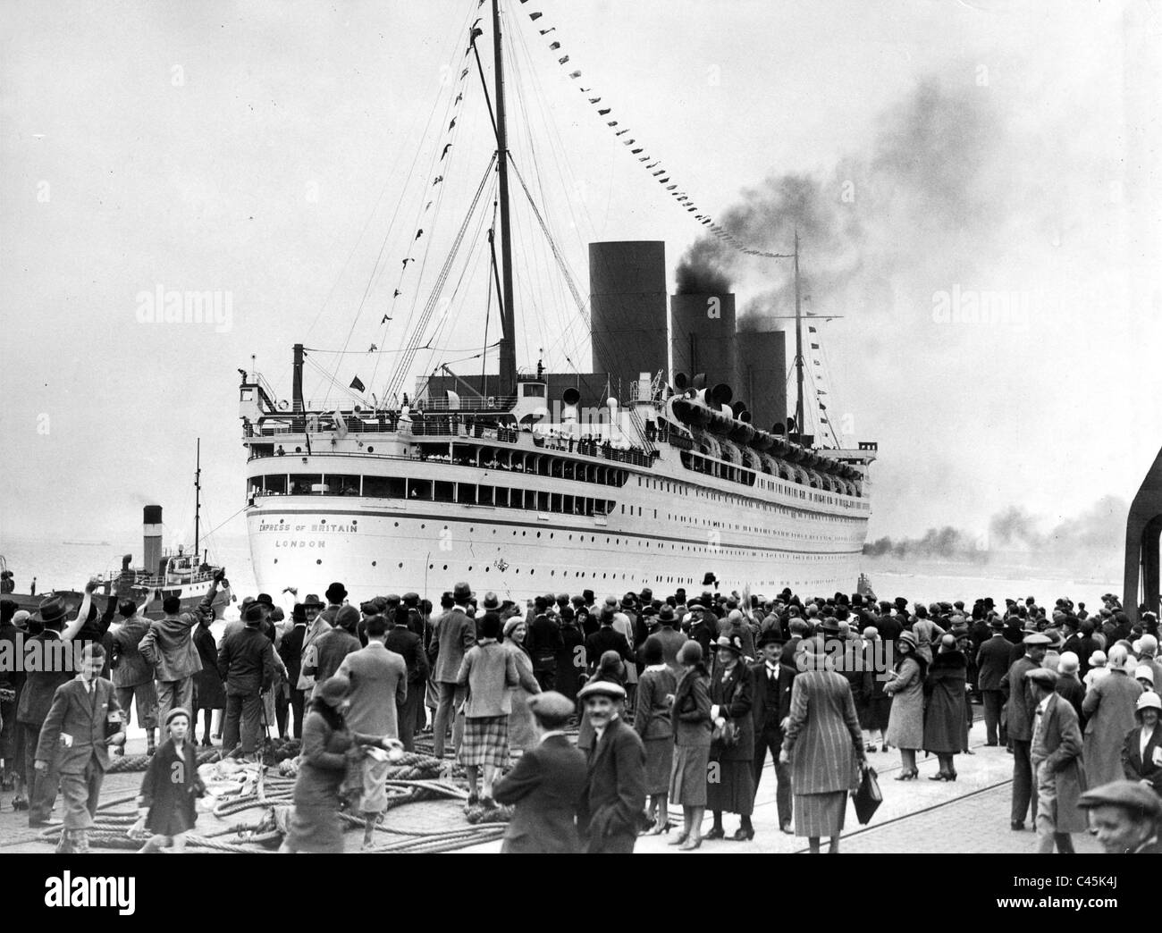 'Empress of Britain' embarks on her maiden voyage, 1931 Stock Photo - Alamy