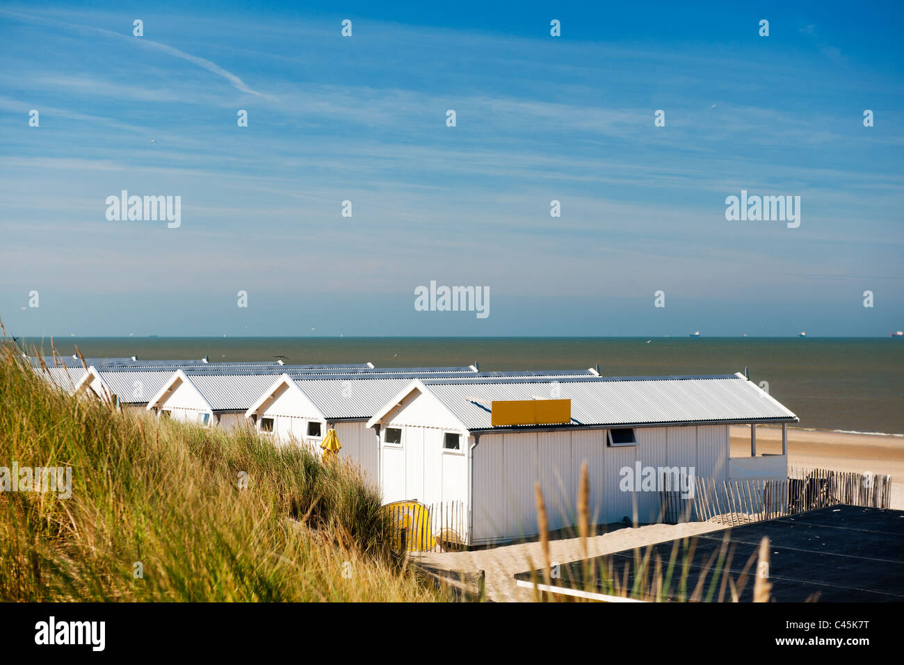 Row of beach houses hi-res stock photography and images - Alamy