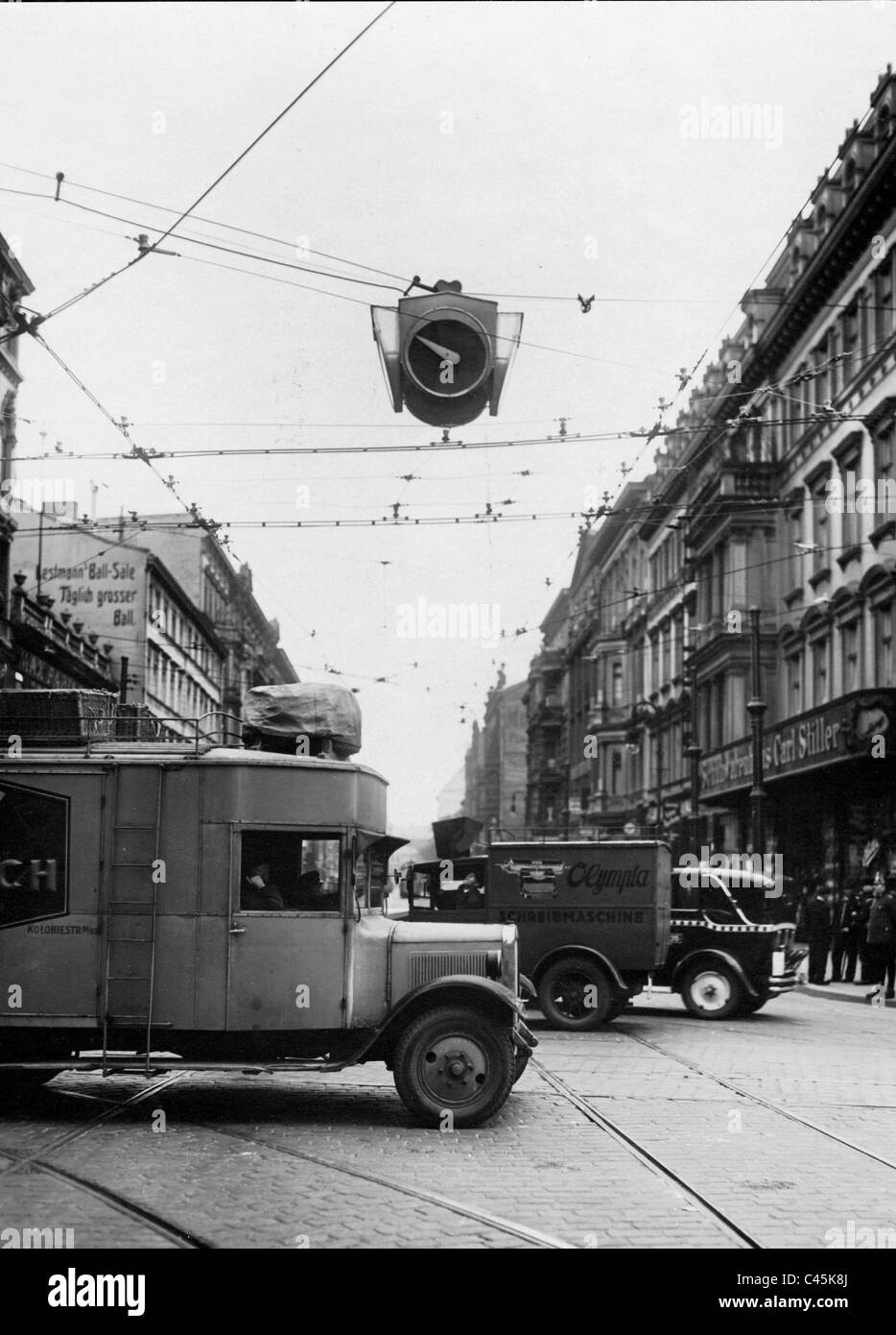 Traffic light in Berlin, 1931 Stock Photo - Alamy