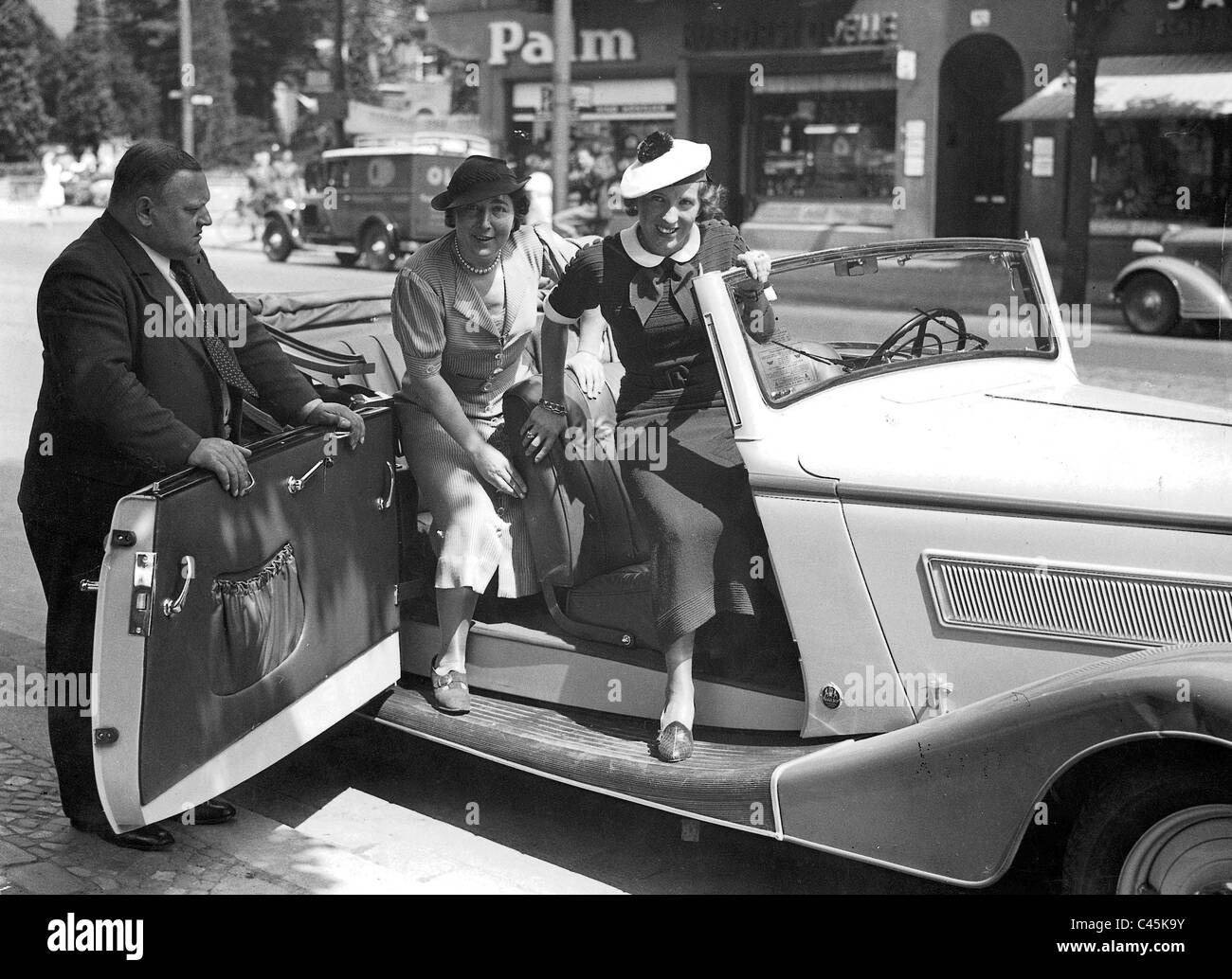 Women drive car Black and White Stock Photos & Images - Alamy