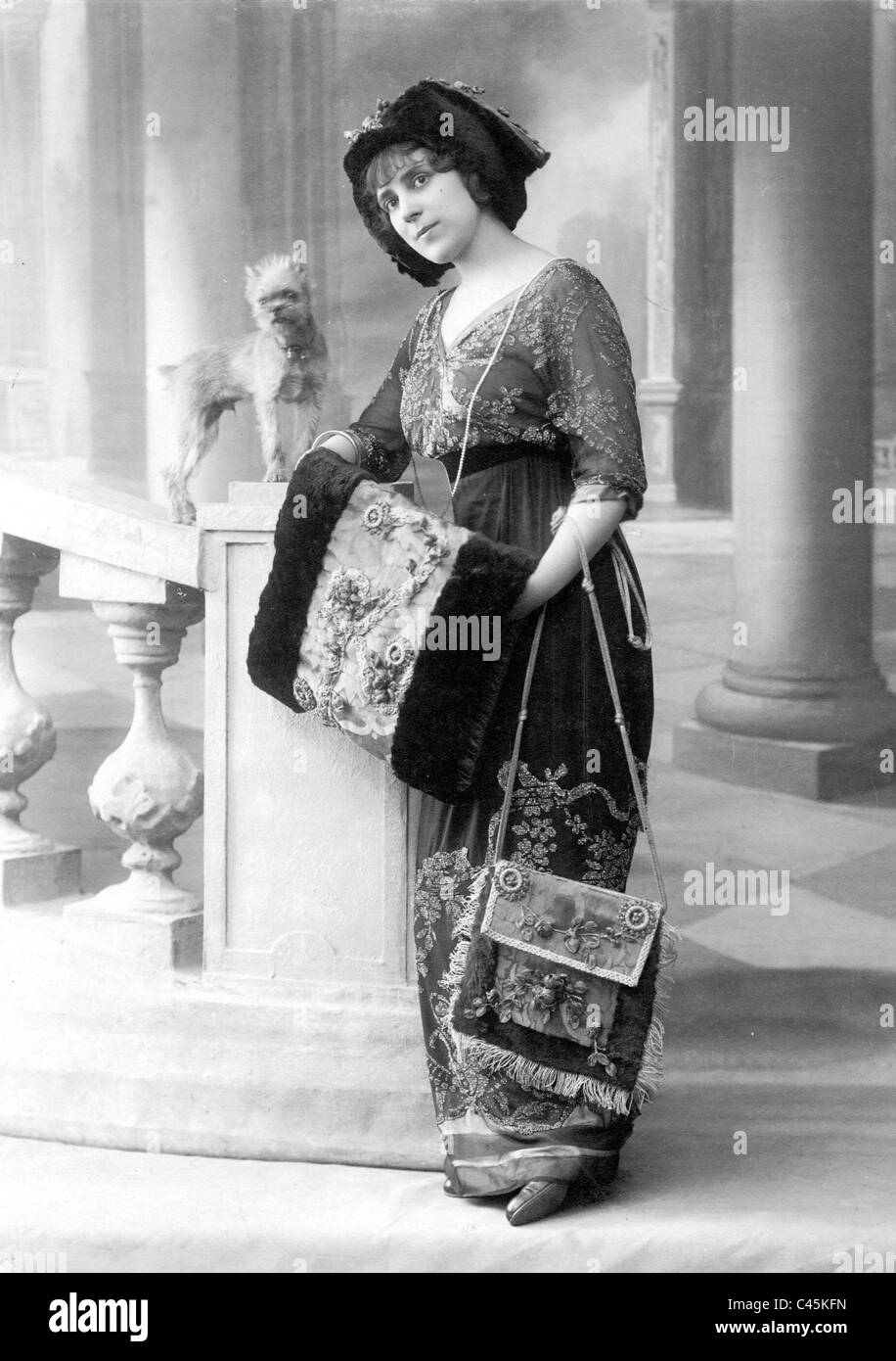Women's fashion from 1911 Stock Photo - Alamy