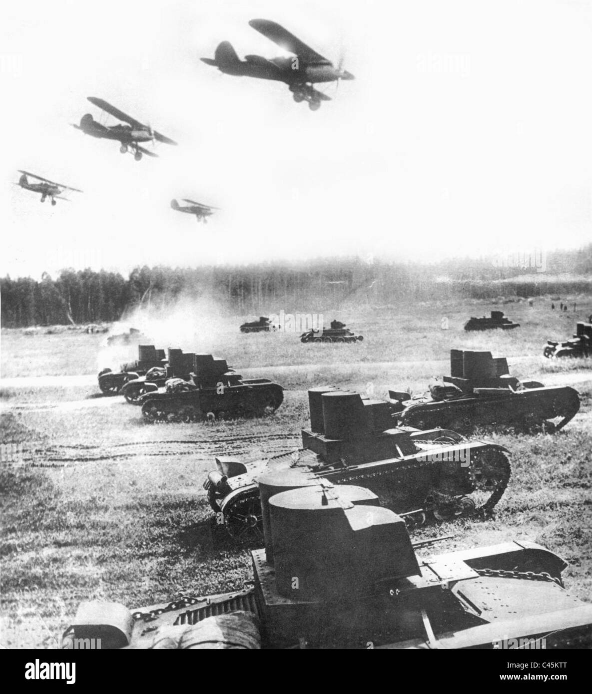 Tanks and airplanes during maneuvers of the Red Army, 1936 Stock Photo ...