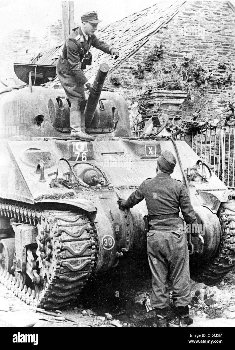 Sherman tank 1945 hi-res stock photography and images - Alamy