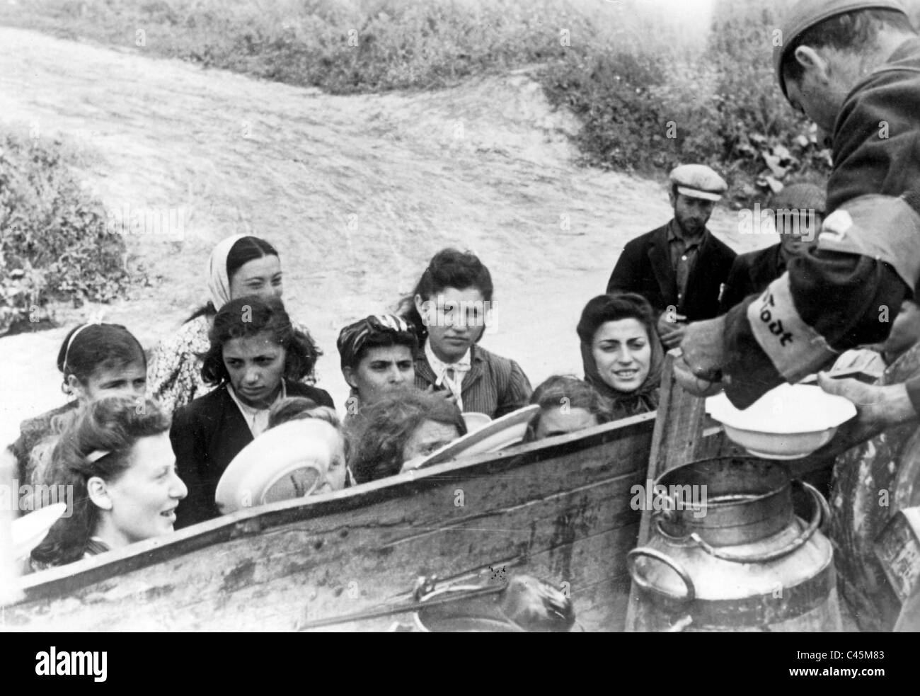 Food distribution jewish workers hi-res stock photography and images ...