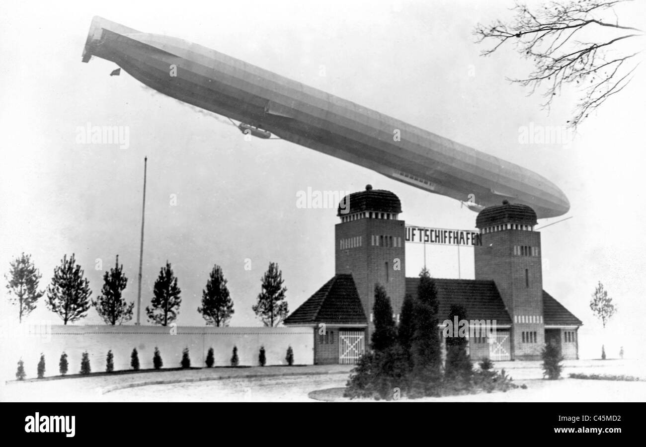 The Zeppelin airship 'Hansa' (LZ 13) at the landing area in Potsdam ...
