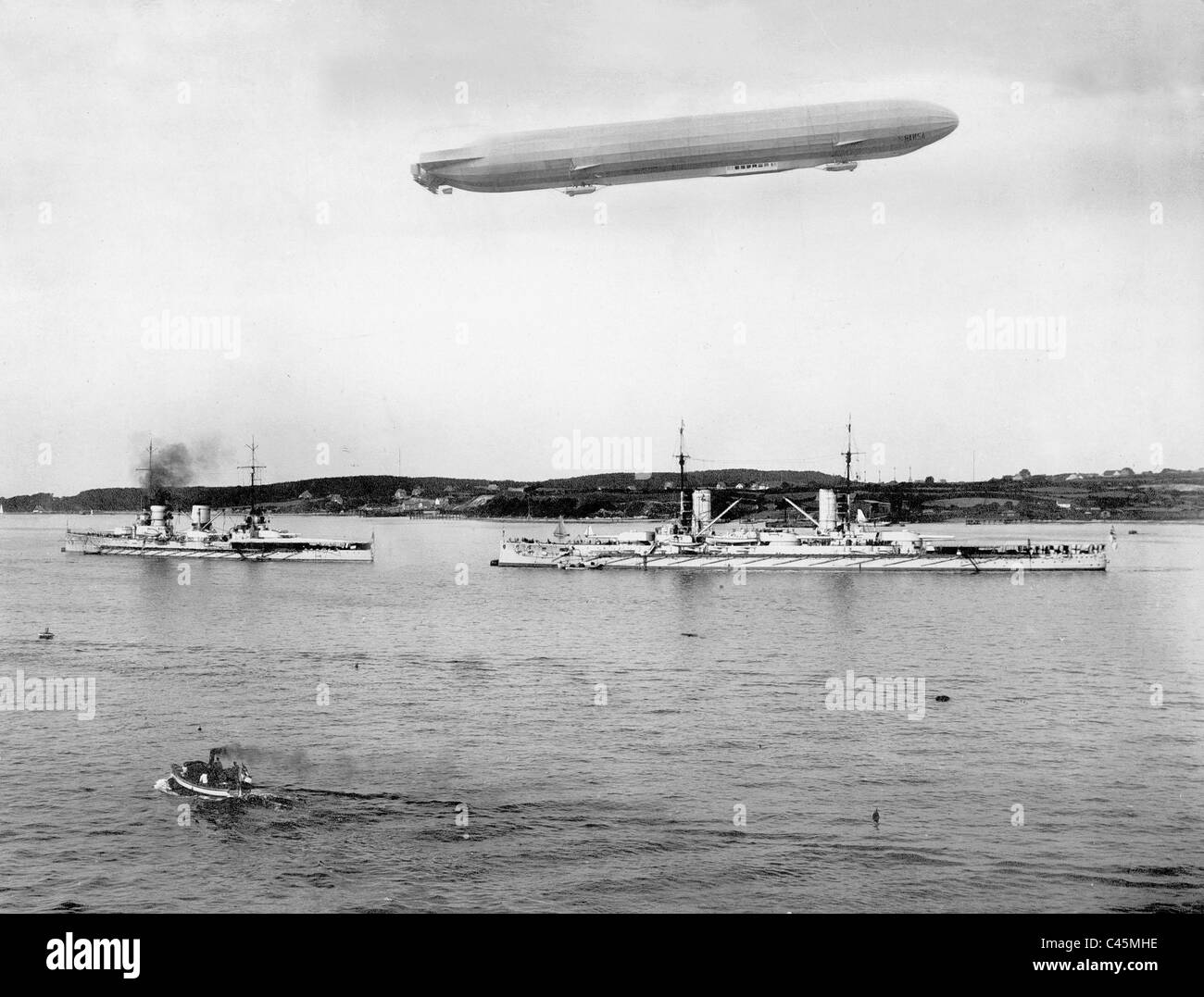 Zeppelin airship 'Hansa' (LZ 13) during the Kiel Week, 1913 Stock Photo ...