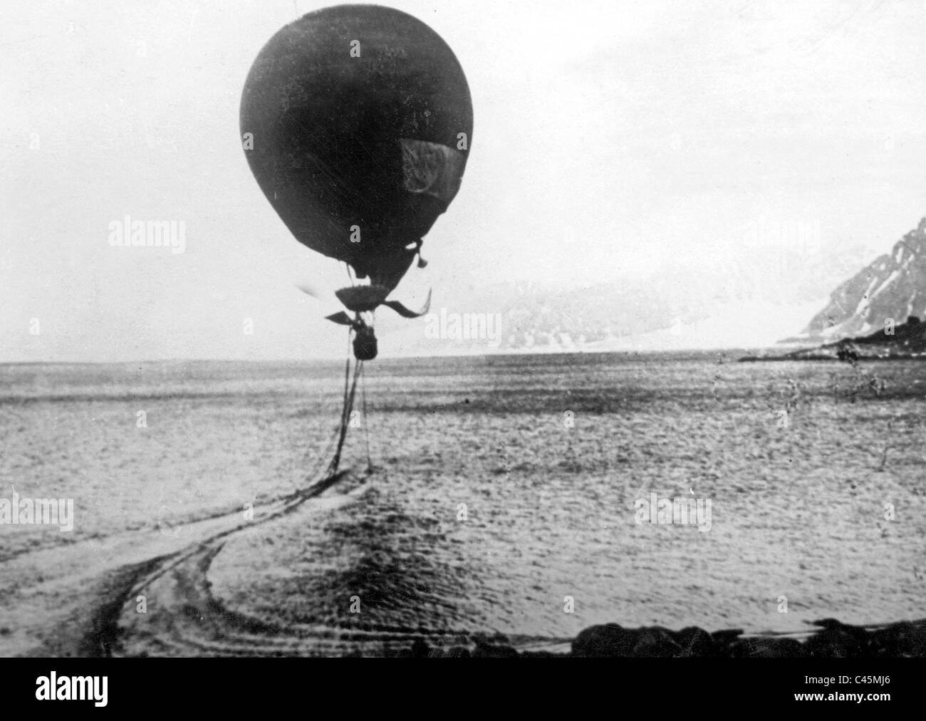 Start of the balloon 'Adler' of the expedition team with Salomon Andree ...