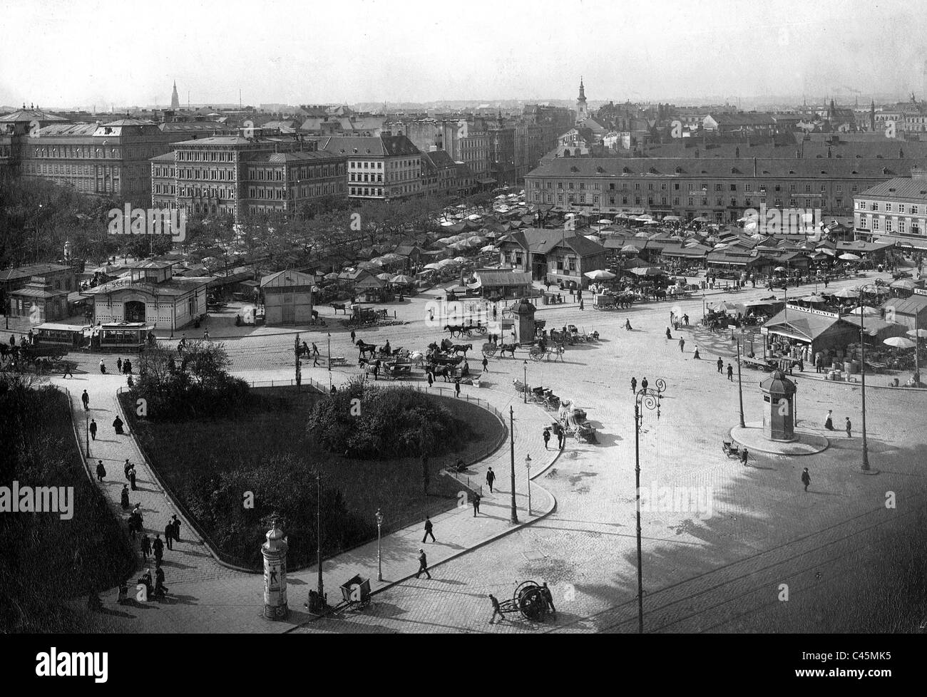The Naschmarkt in Vienna, 1908 Stock Photo - Alamy