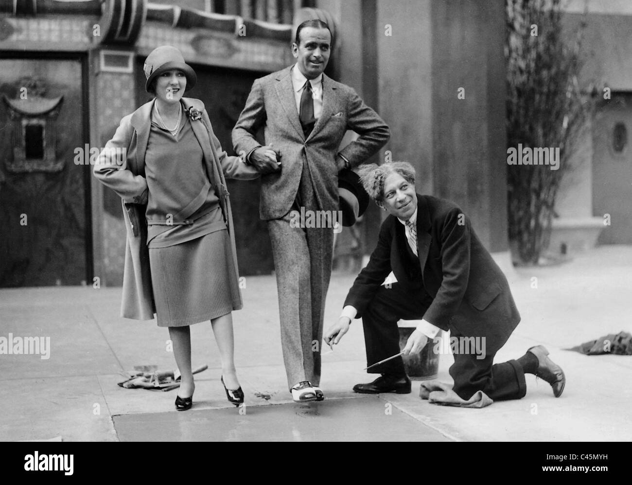 Douglas Fairbanks, Mary Pickford and Sid Grauman, 1927 Stock Photo - Alamy