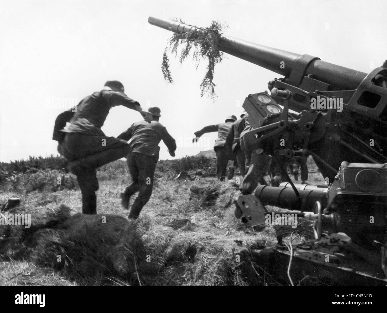 German gunners during an alarm, 1942 Stock Photo - Alamy