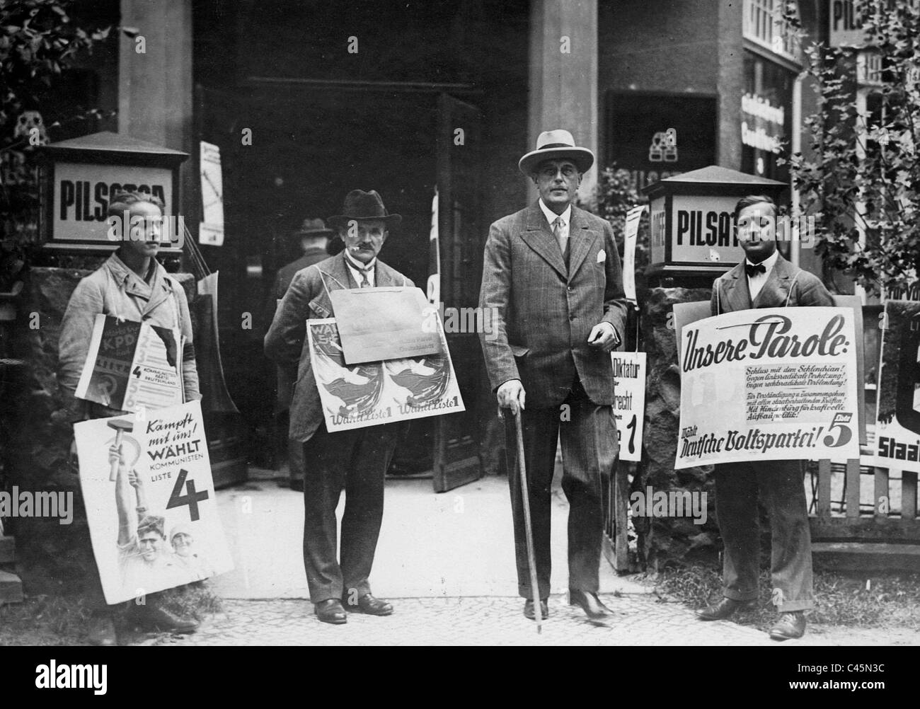 Voter while leaving a polling station during the Reichstag elections ...