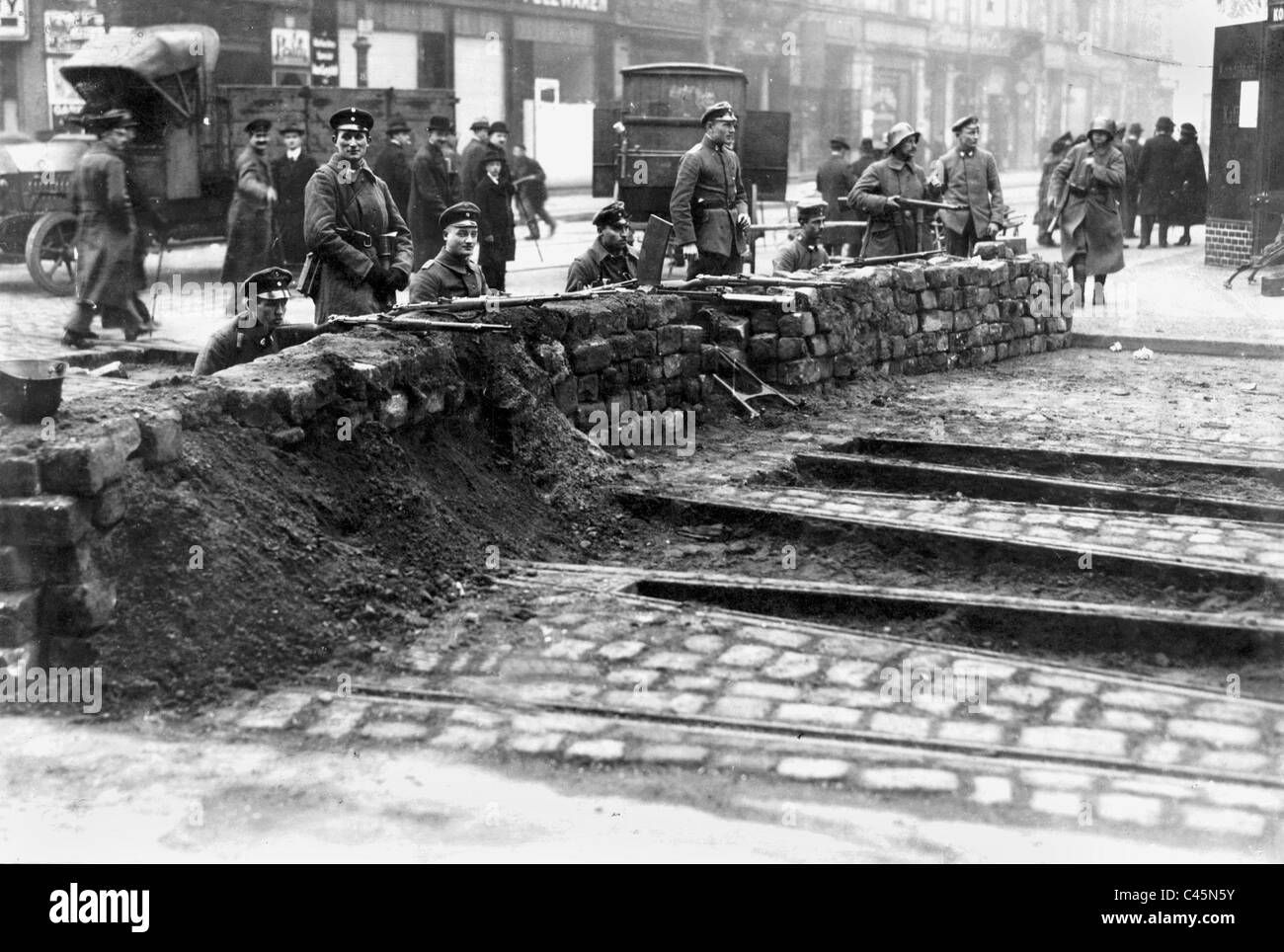 Barricade during the Spartacus uprising in Berlin, 1919 Stock Photo - Alamy