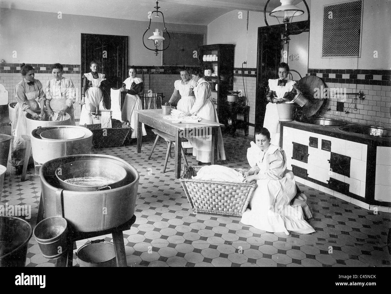 Laundry around 1900 Stock Photo - Alamy