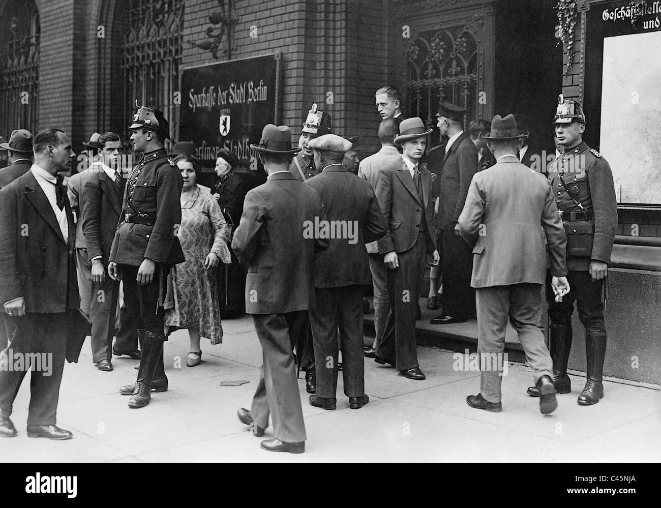 Berlin bank 1931 hi-res stock photography and images - Alamy