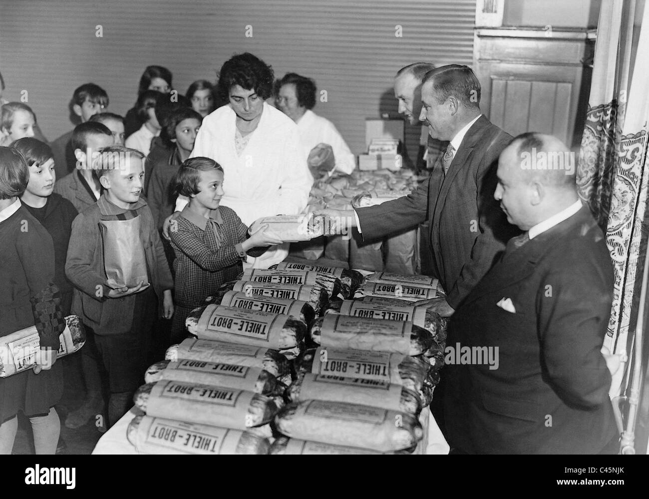Distribution of bread to children from unemployed families, 1931 Stock ...