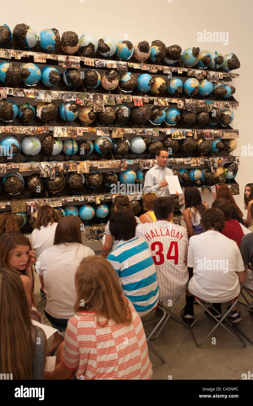 Teacher student museum hi-res stock photography and images - Alamy