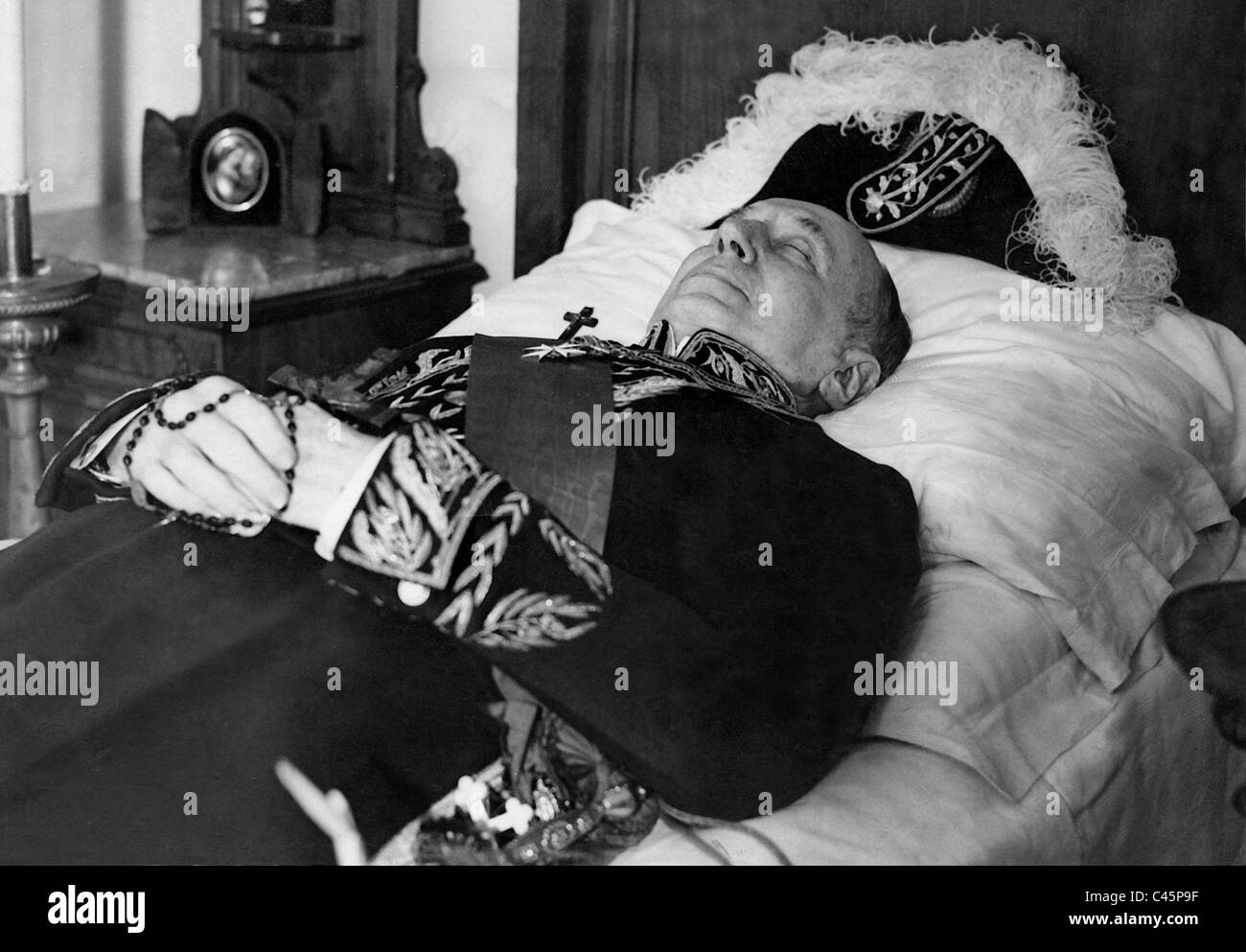 Guglielmo Marconi on his deathbed, 1937 Stock Photo - Alamy