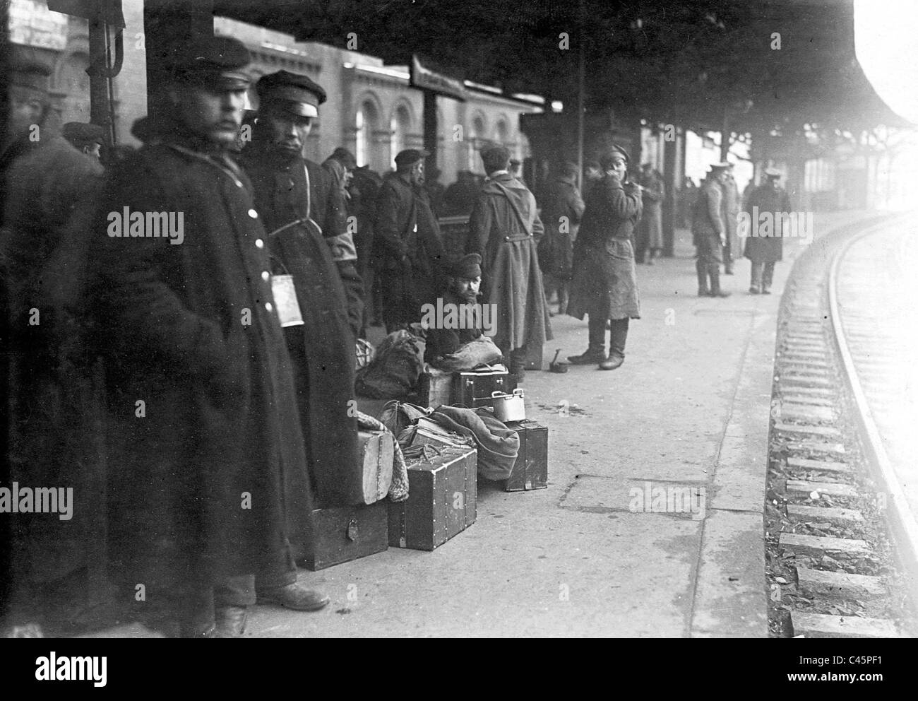 Soldiers wait Black and White Stock Photos & Images - Alamy