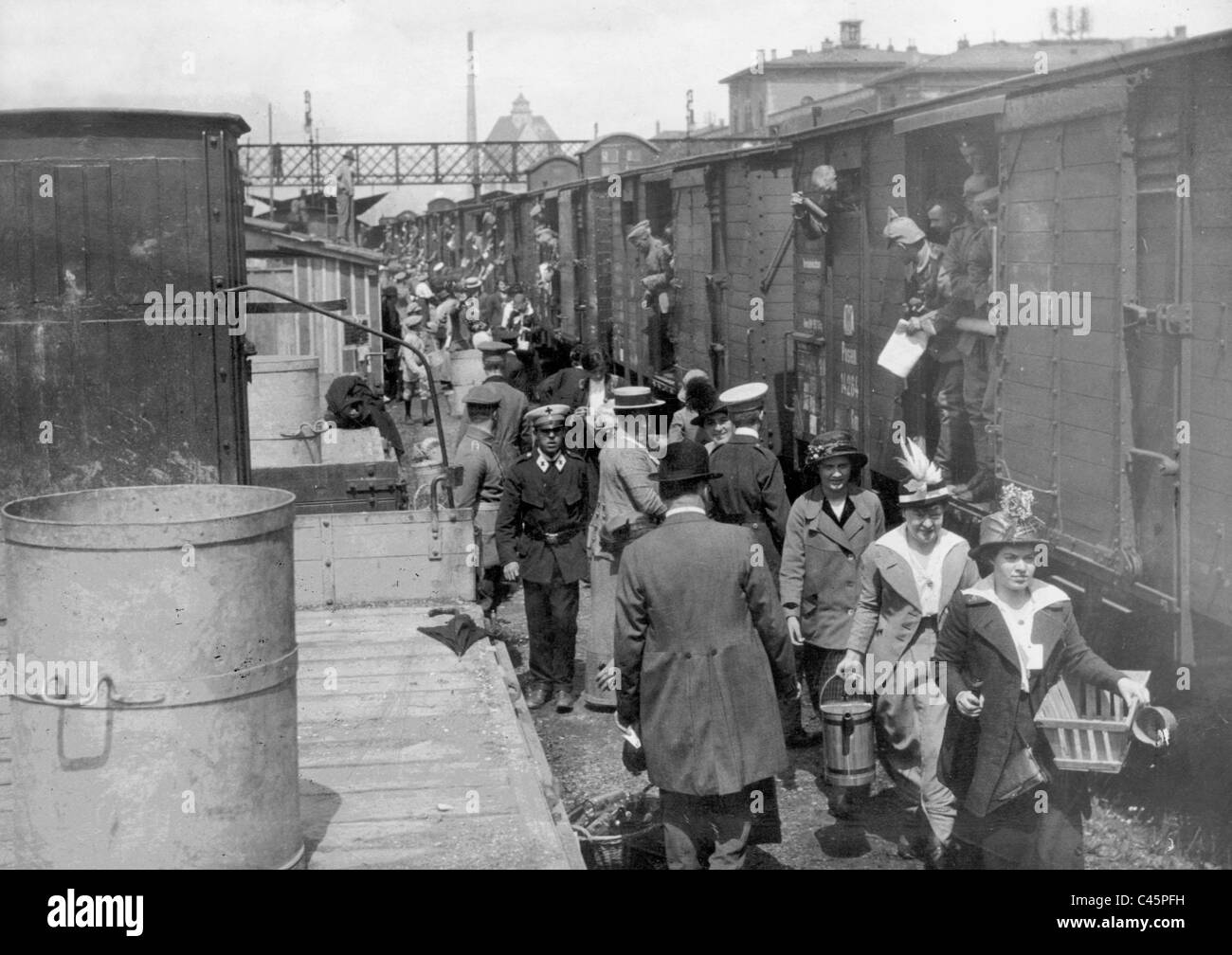 German soldiers train front hi-res stock photography and images - Alamy