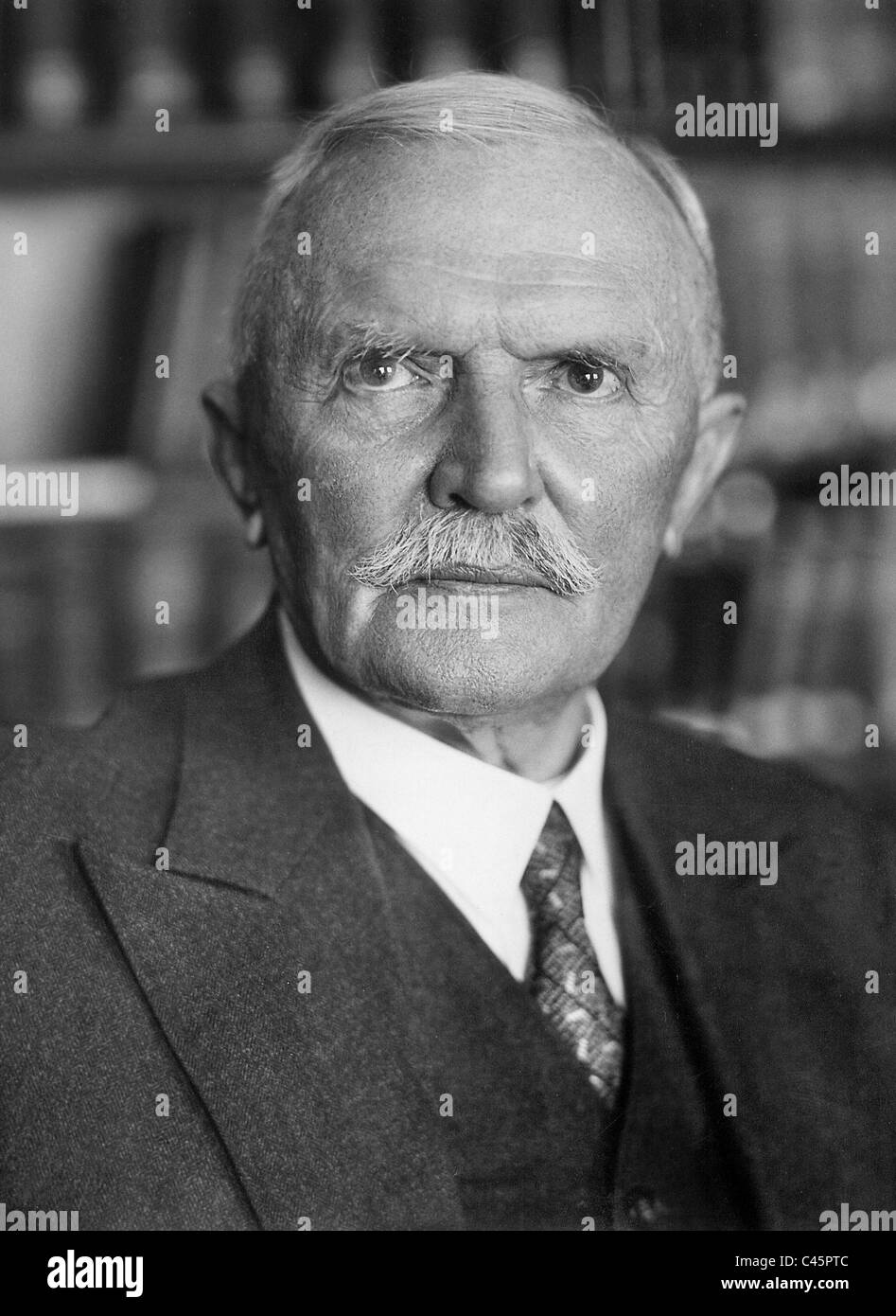 German archaeologist Black and White Stock Photos & Images - Alamy