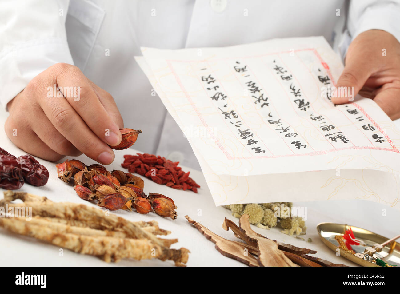 The doctor of traditional chinese medicine culture hi-res stock ...