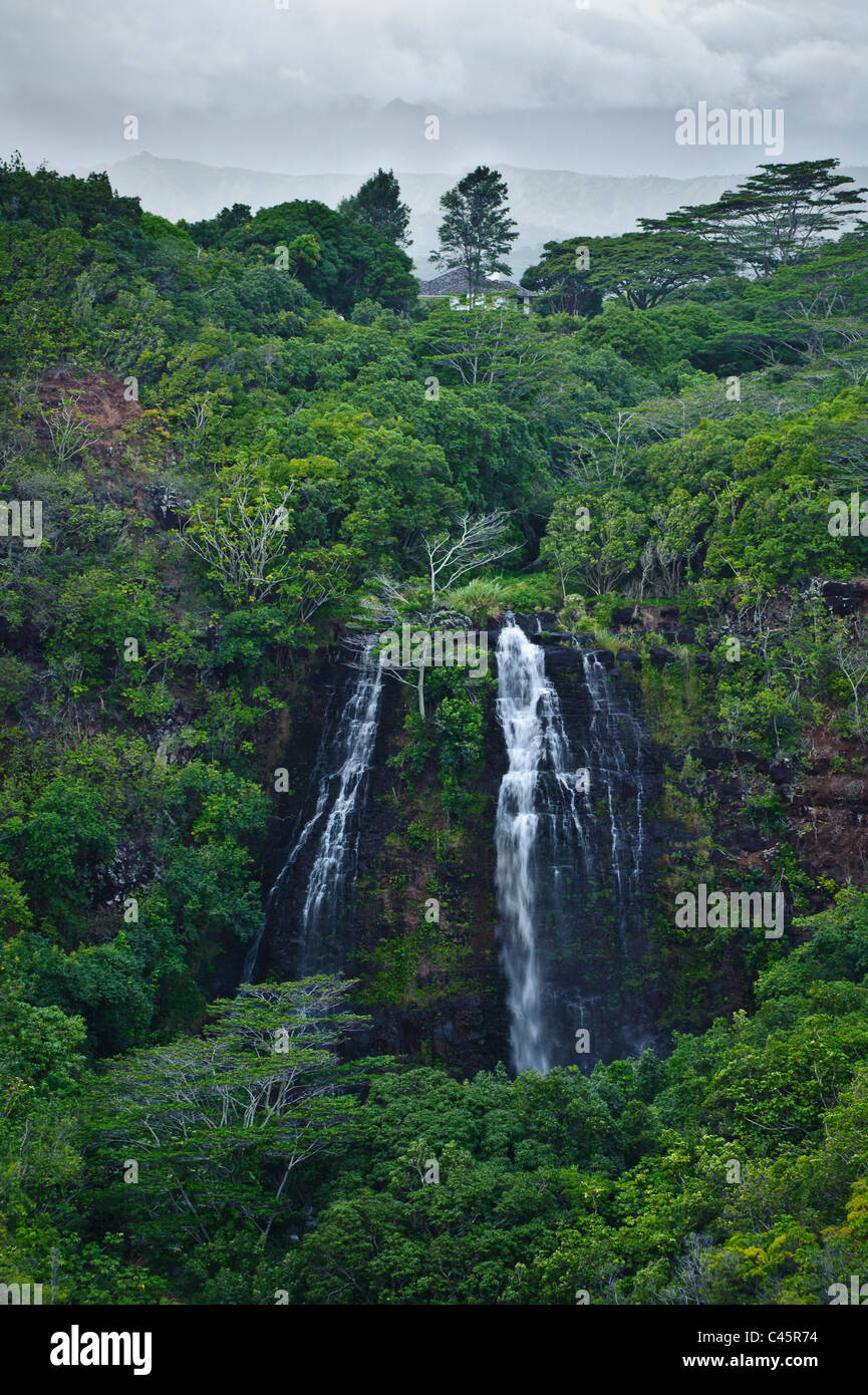 Hawaii mountain waterfalls hi-res stock photography and images - Alamy
