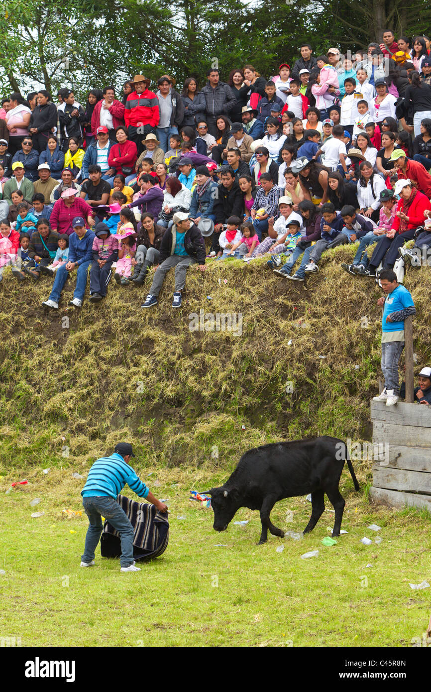 LLOA ECUADOR 29 MAY 2011 VERY POPULAR BULL FIGHTING GAMES WHERE ...