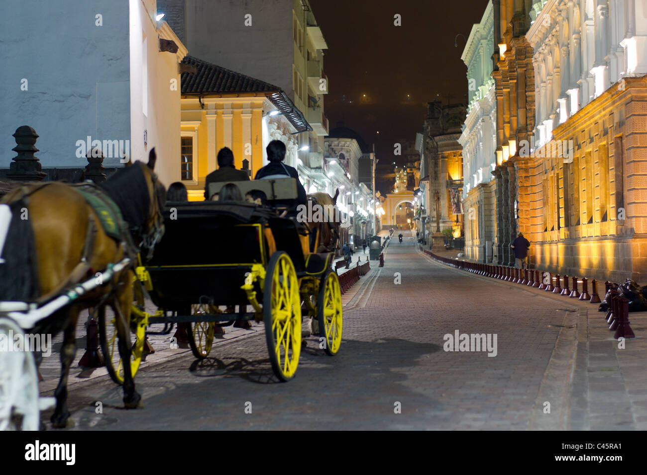 CITY TOUR BY CARRIAGE NIGHT SCENE FROM TOURISTIC CENTER OF QUITO ...