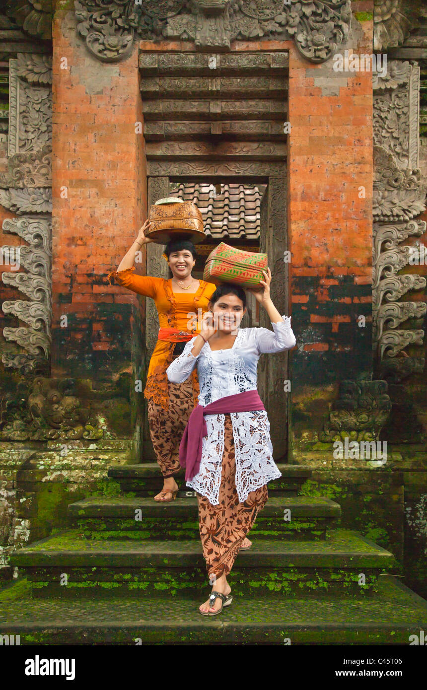 BALINESE women carry offerings intothe Hindu temple of PURA DESA during ...