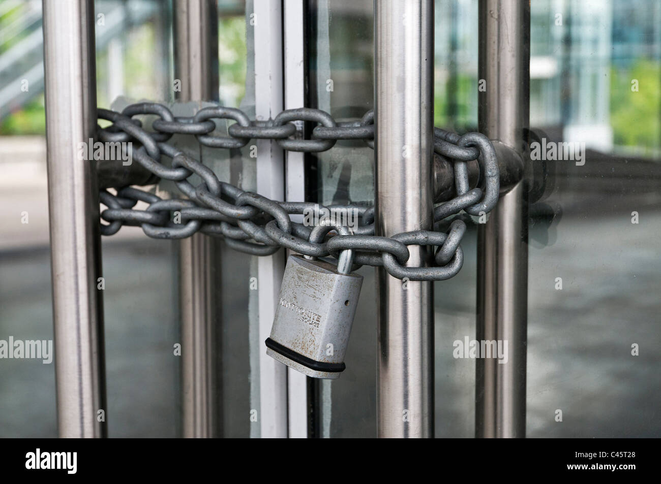 Lock and chain on a door Stock Photo - Alamy