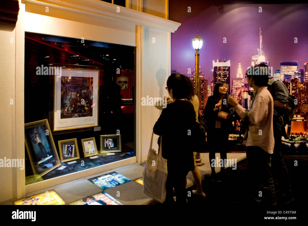 Michael jackson moonwalk hi-res stock photography and images - Alamy