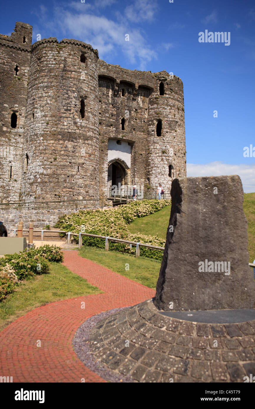 Kidwelly castle ruins hi-res stock photography and images - Alamy