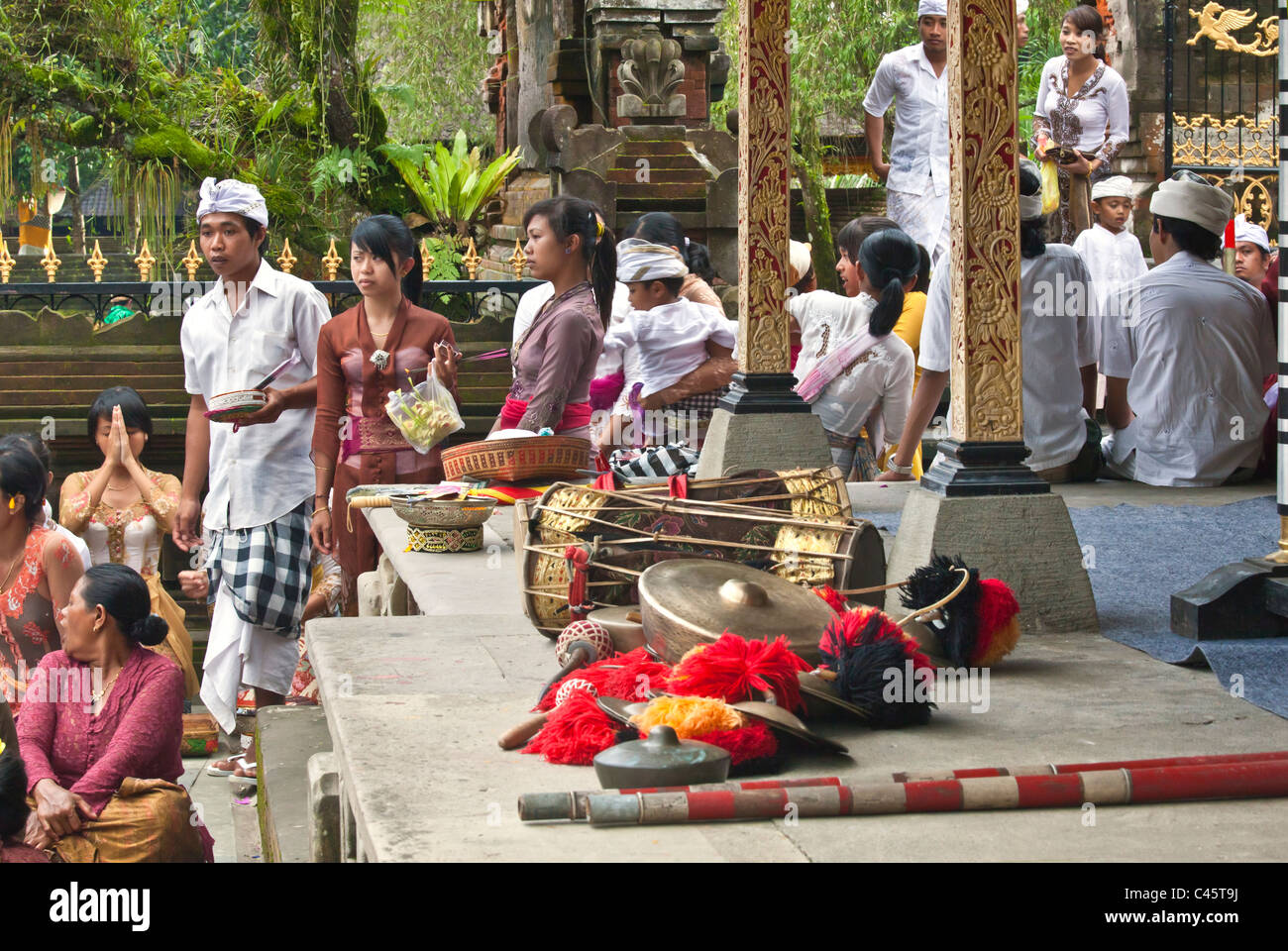 A Hindu crowd worships at the PURA TIRTA EMPUL TEMPLE COMPLEX during ...