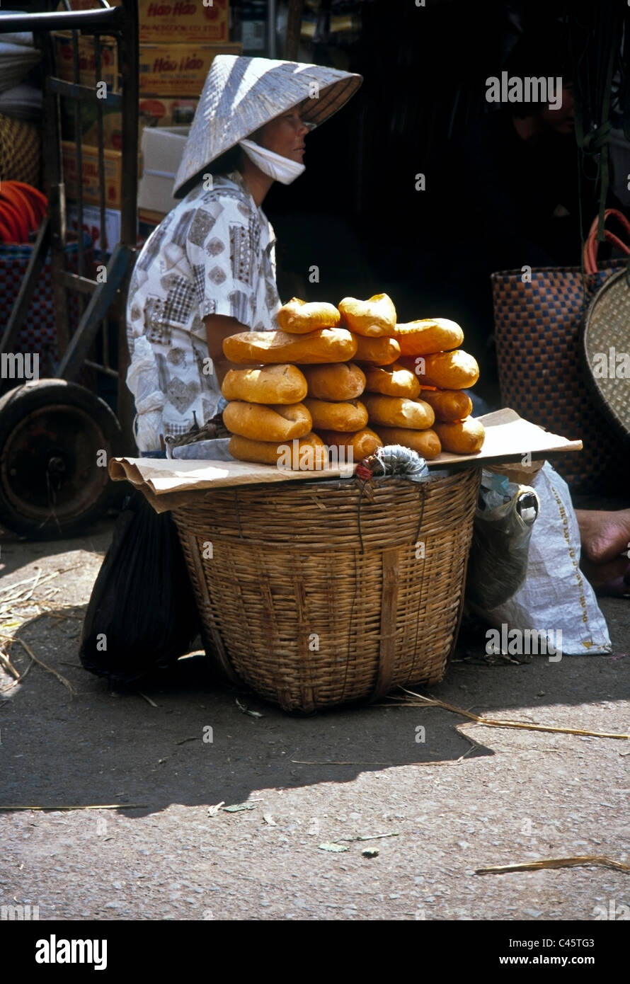 Selling bread Vietnam Stock Photo - Alamy