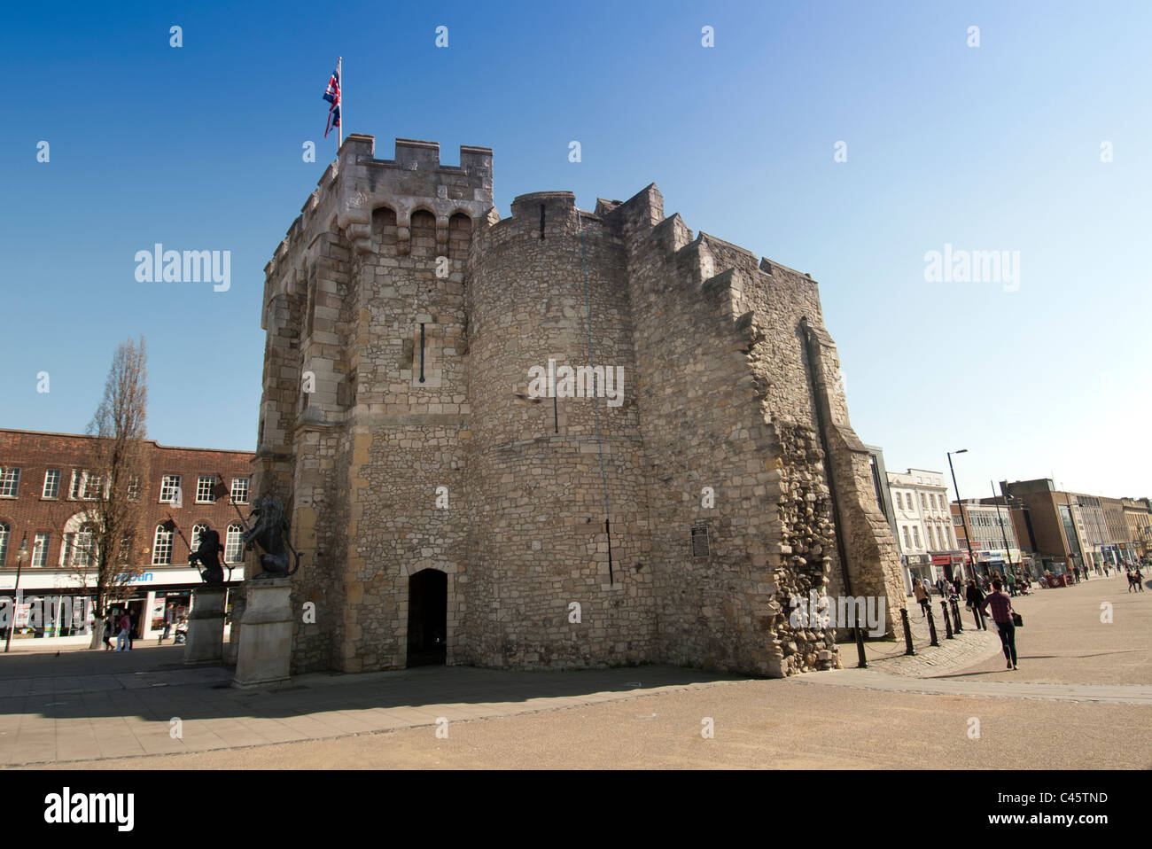 Southampton city walls castle gate hi-res stock photography and images ...